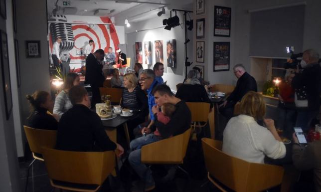 Drugie urodziny Kawiarenki Artystycznej | Wiadomości Suwałki