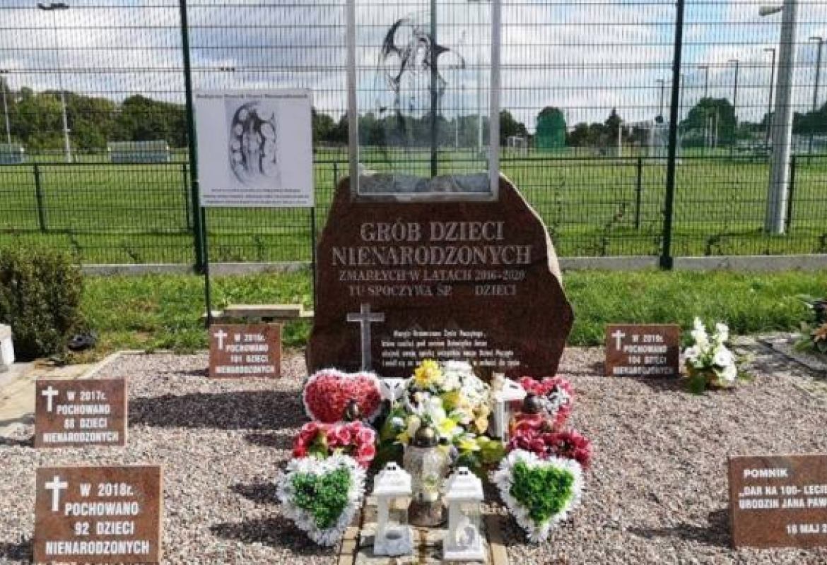 Pogrzeb dzieci zmarłych przed narodzeniem | Wiadomości Suwałki